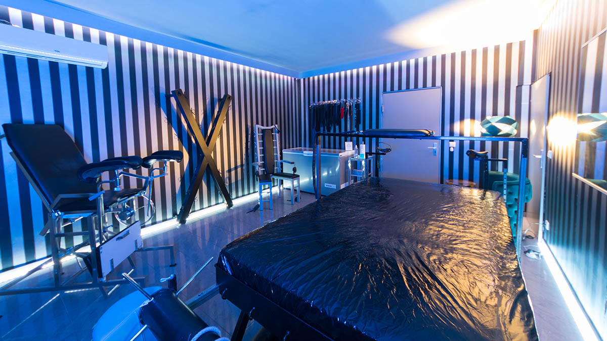 Torture Room – BDSM-Themen-Zimmer Vermietung – residenz Hekate